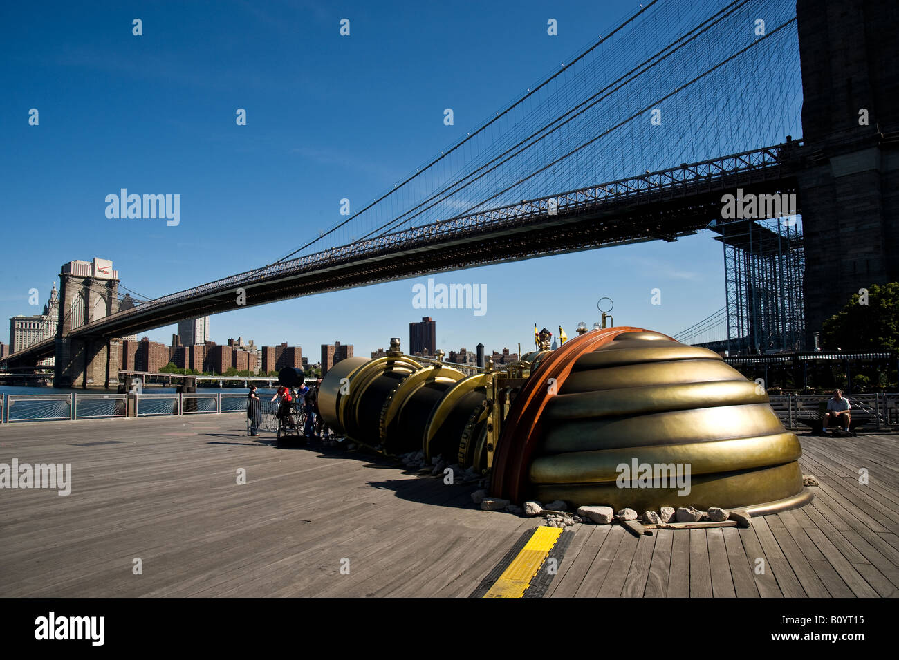 The Telectroscope with Brooklyn bridge in the background Stock Photo ...