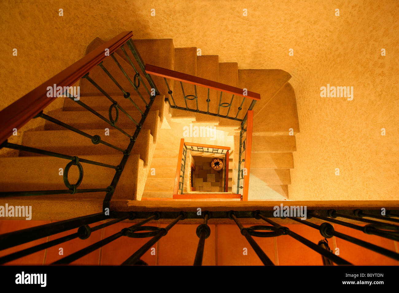 High perspective stairs going down hi-res stock photography and images ...