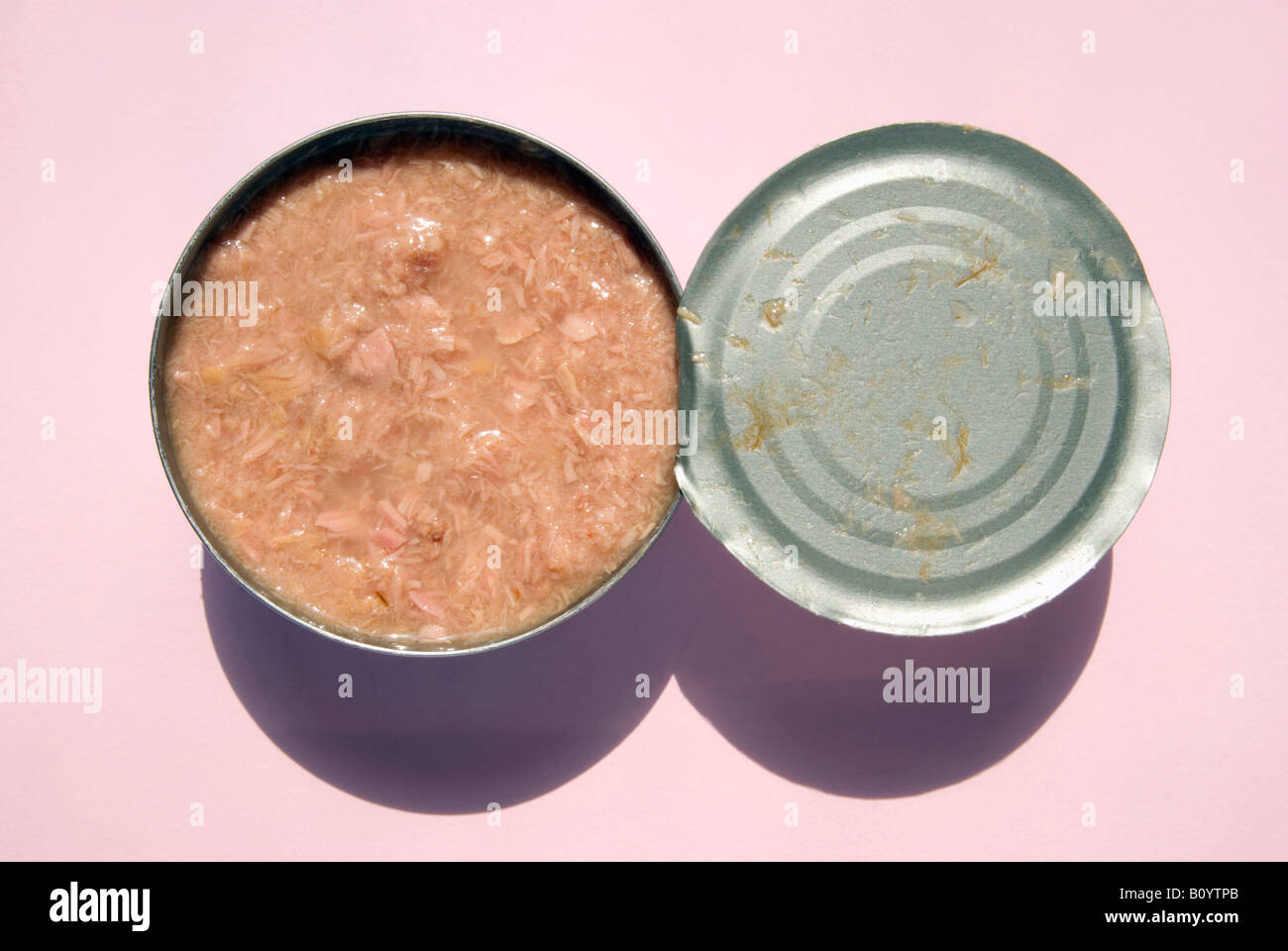 Open tin pink tuna fish hi-res stock photography and images - Alamy