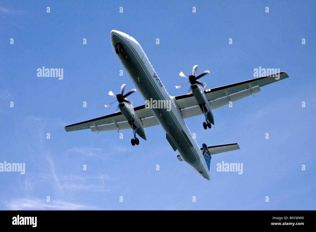 White propeller plane hi-res stock photography and images - Alamy