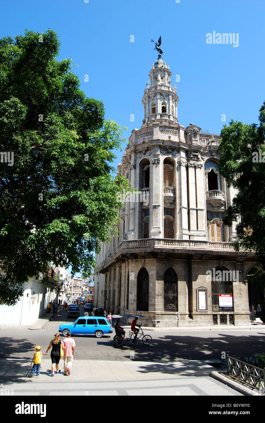 Colonial building in Havana Centro Stock Photo - Alamy