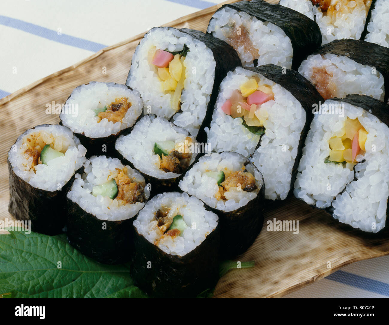 Sushi and seaweed hi-res stock photography and images - Alamy