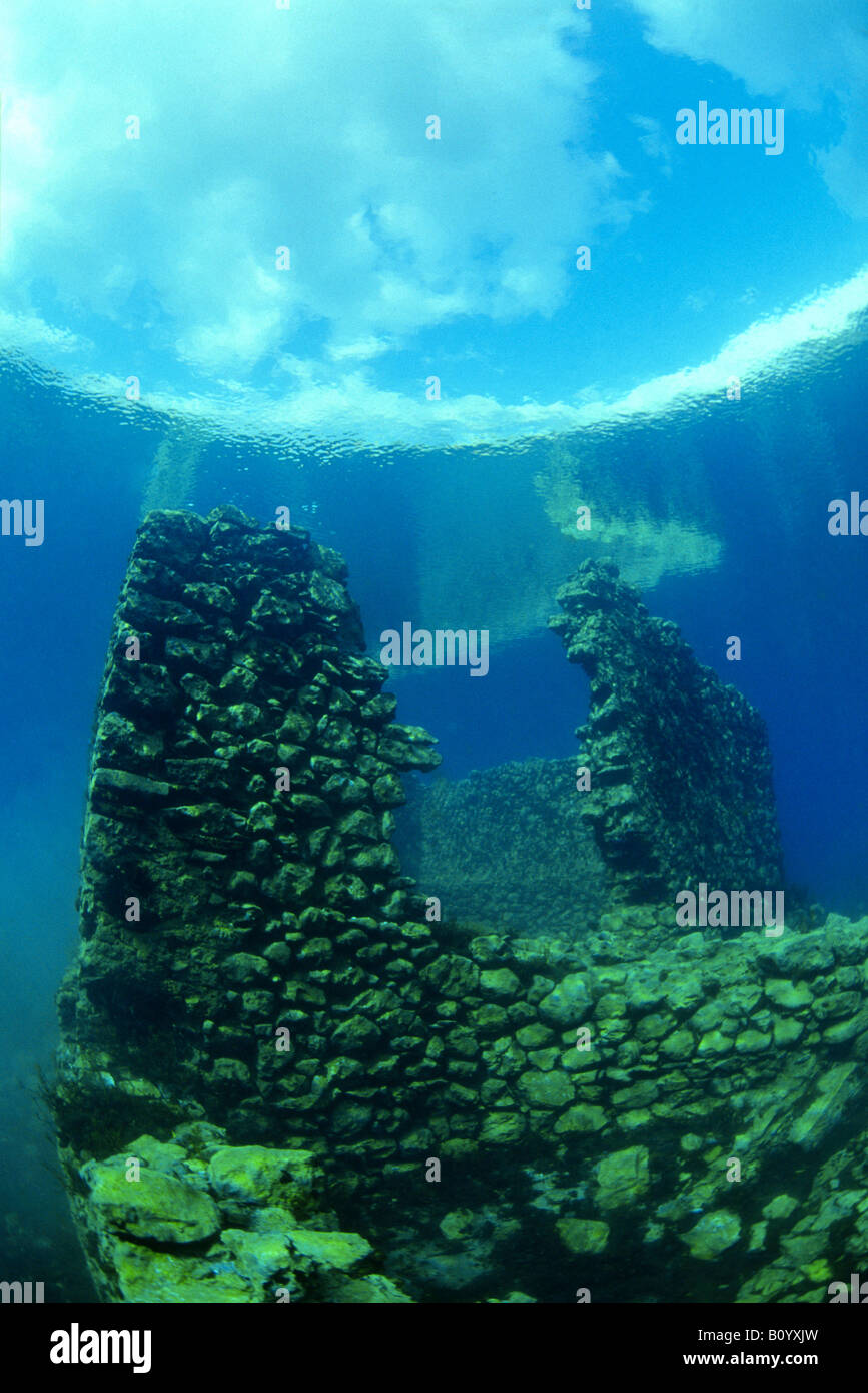 Underwater ruins hi-res stock photography and images - Alamy