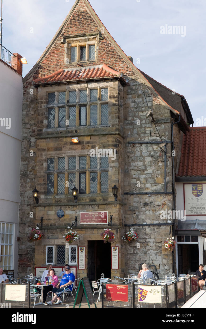 14th century house hi-res stock photography and images - Alamy