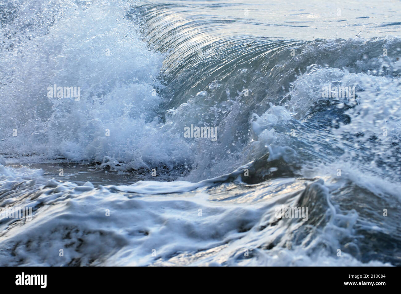 Ocean sea waves foamy hi-res stock photography and images - Alamy