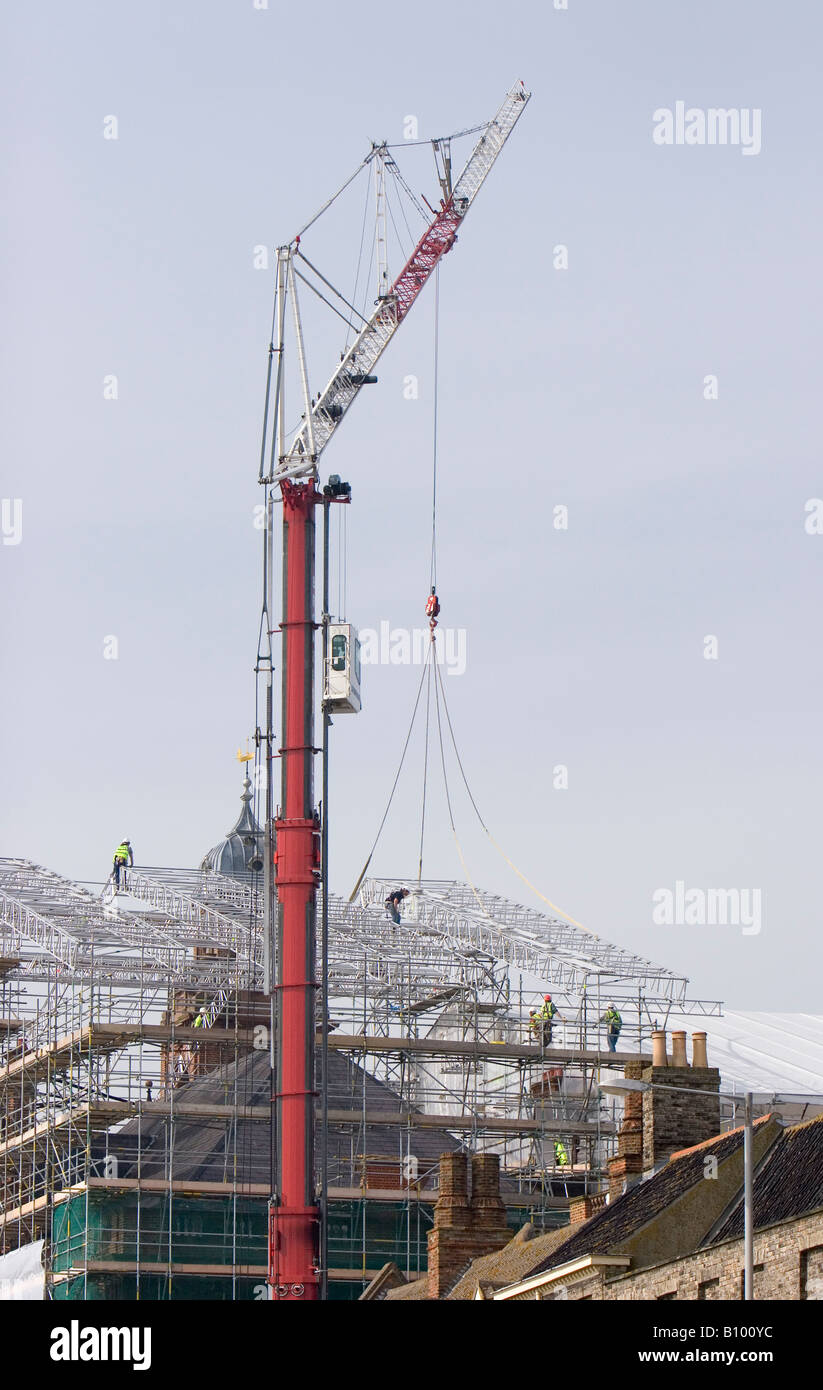 Self erecting tower crane hi-res stock photography and images - Alamy