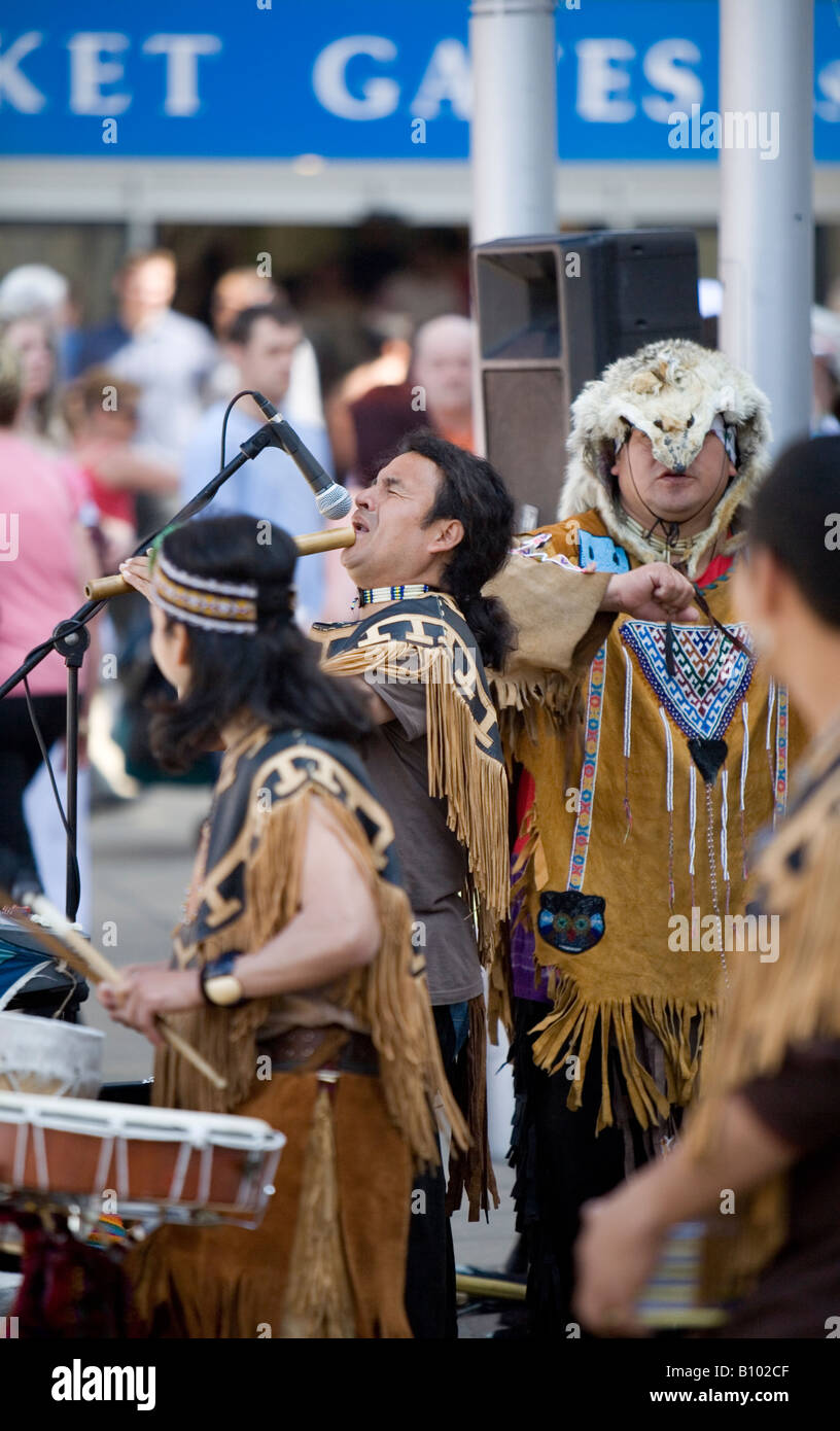 Native american traditional costumes hi-res stock photography and ...