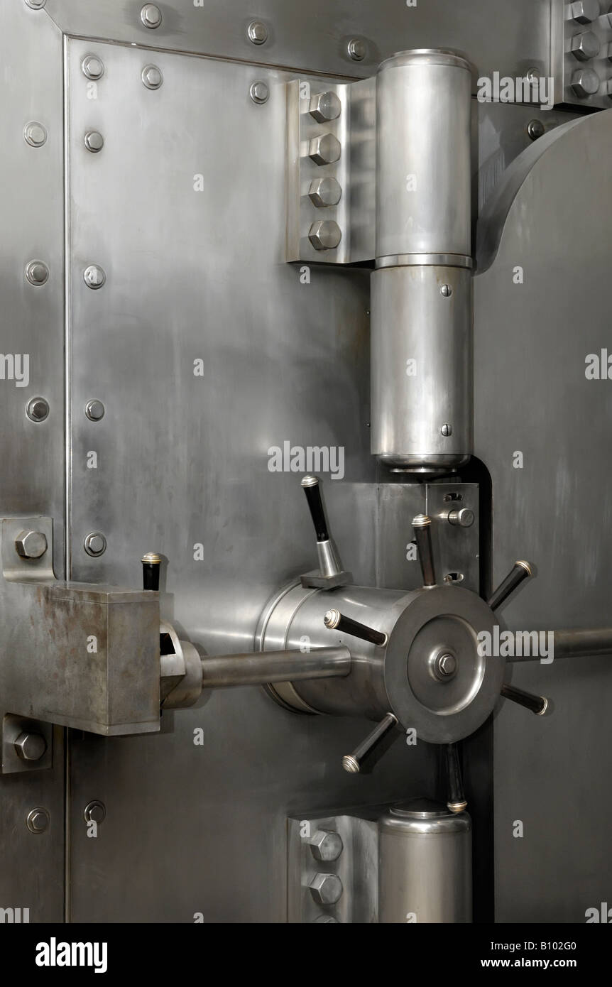 Steel bank vault hi-res stock photography and images - Alamy