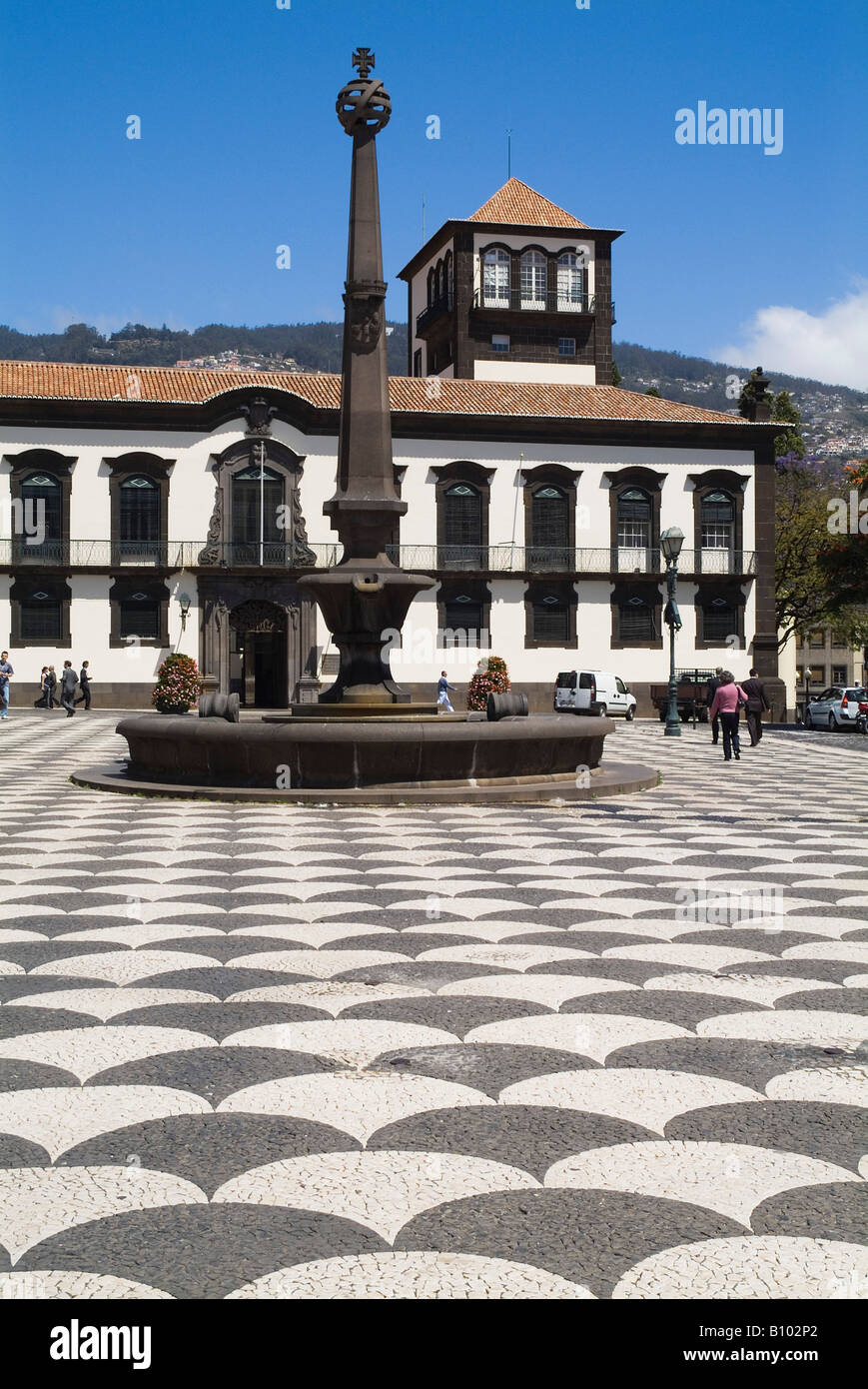 dh Town hall FUNCHAL MADEIRA Camara Municipal town square and fountain ...