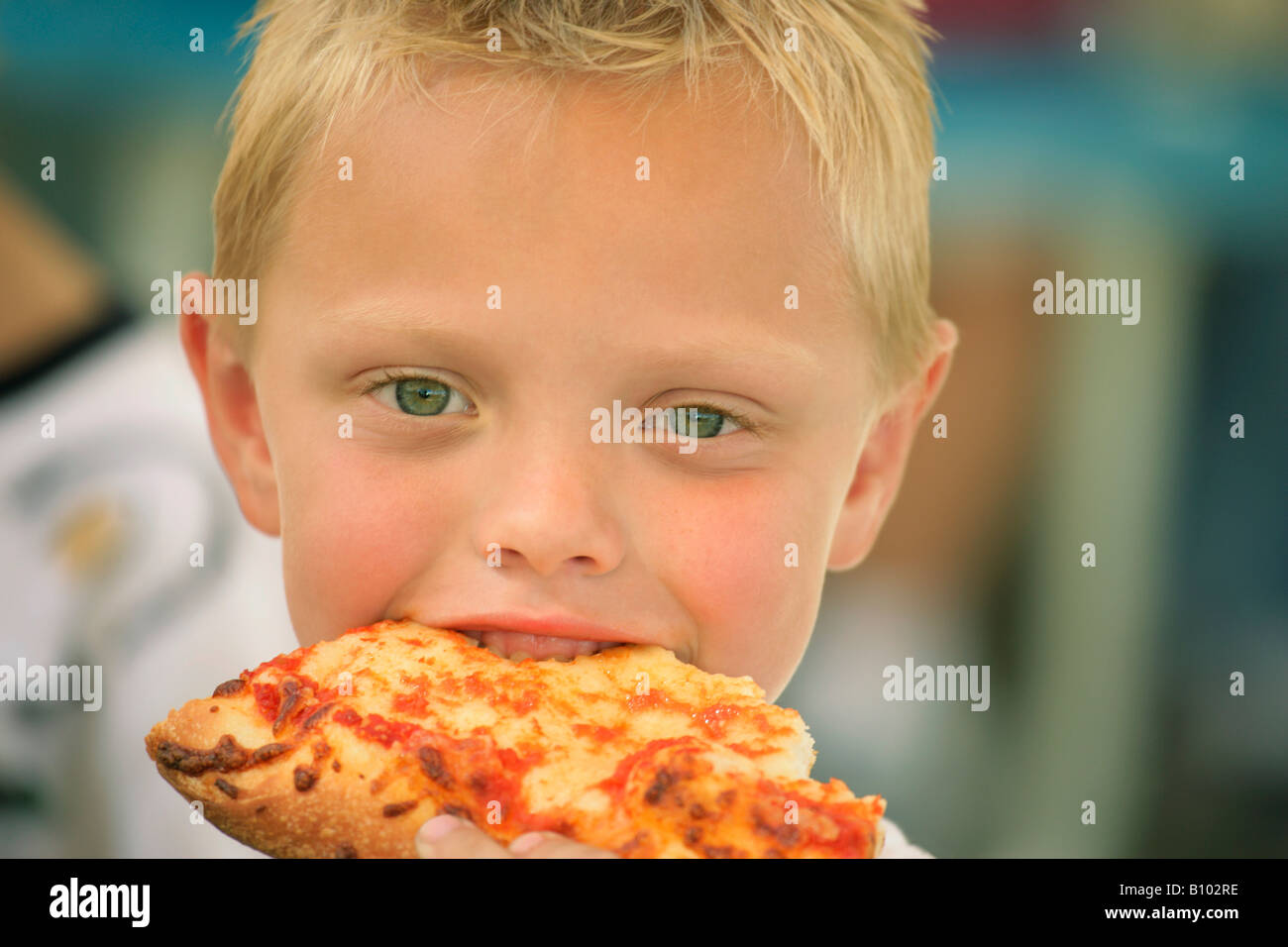 Boy eating pizza Stock Photo - Alamy