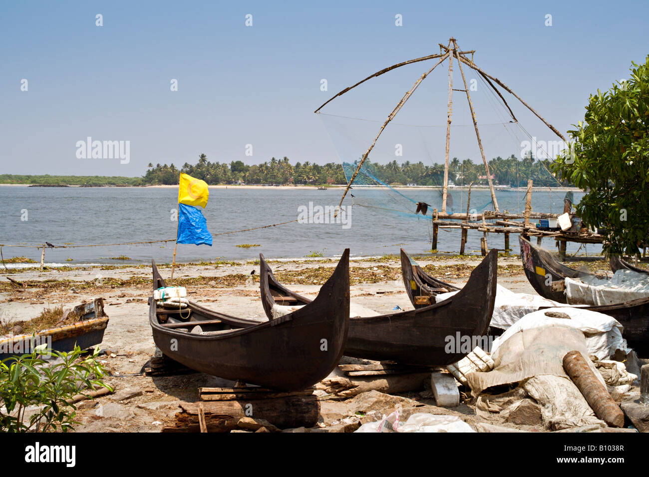 INDIA KERALA FORT COCHIN COCHI KOCHI Fishing boats and Chinese fishing ...