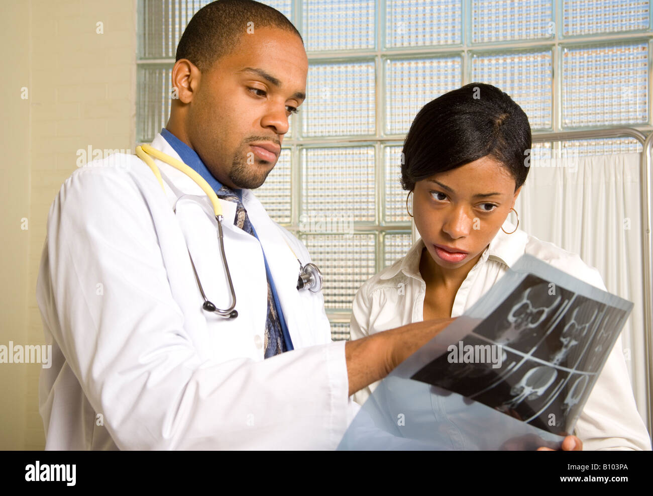 Doctor shows female patient her test results Stock Photo - Alamy