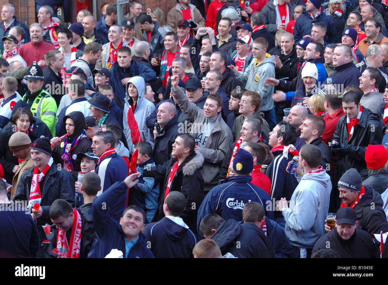 Red football cheering crowd hi-res stock photography and images - Alamy