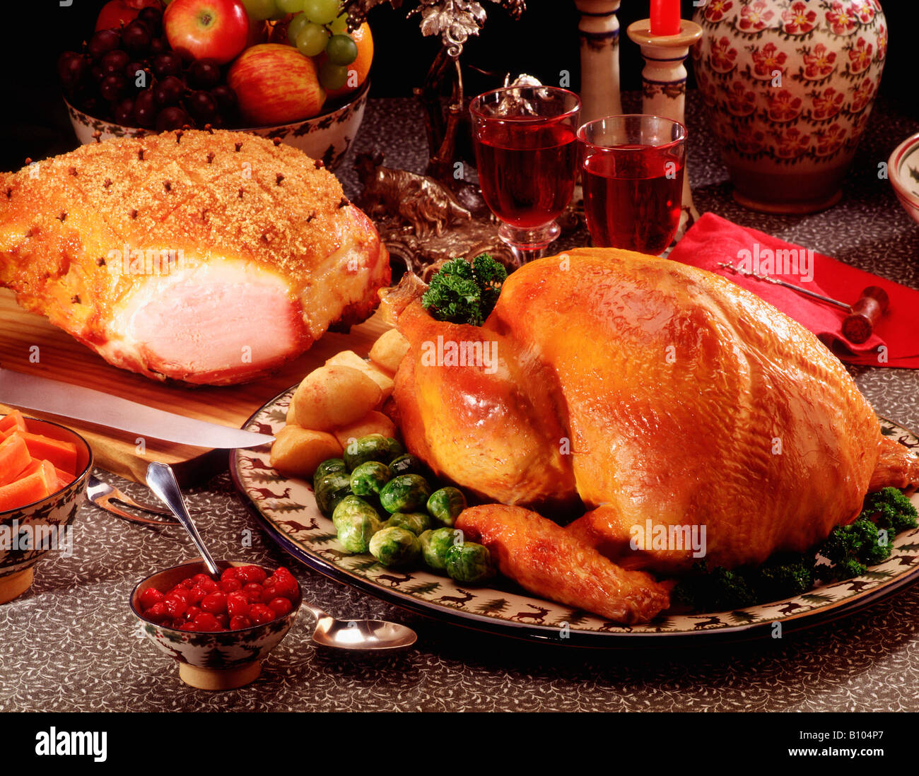 Traditional christmas dinner turkey ham hi-res stock photography and ...