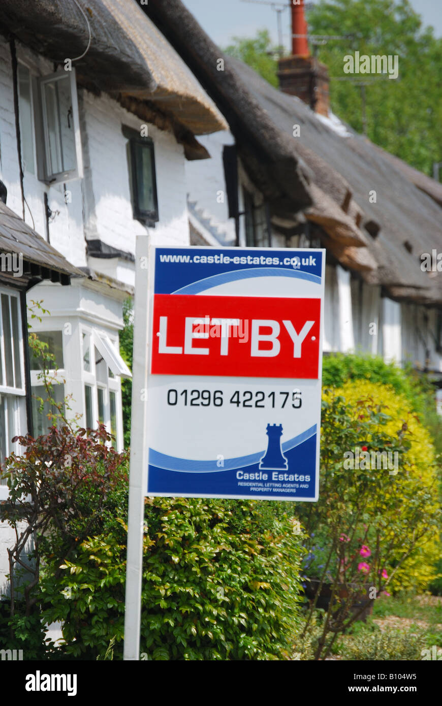 Let by sign, Coldharbour Cottages, Wendover, Buckinghamshire, England ...