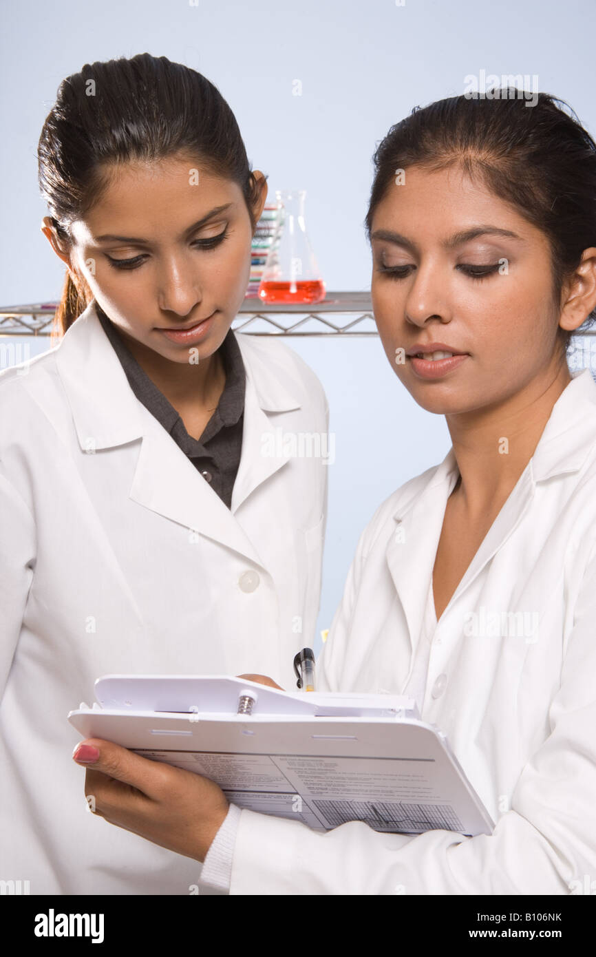 Two female researchers computer lab hi-res stock photography and images ...
