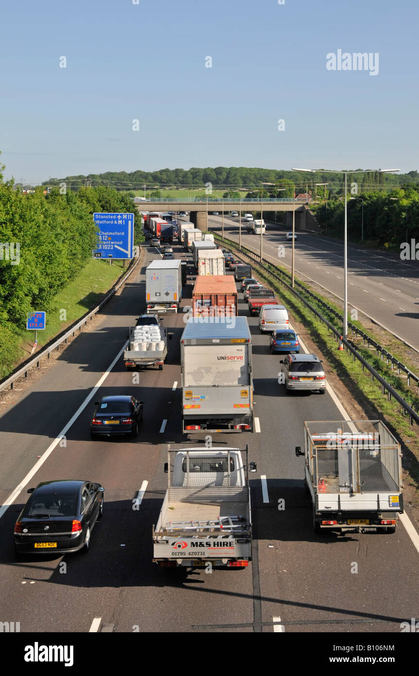 Transport delays on M25 motorway nose to tail congestion slow moving ...