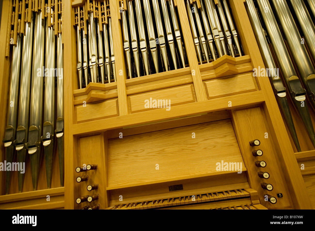 Pipe organ keyboards hi-res stock photography and images - Alamy