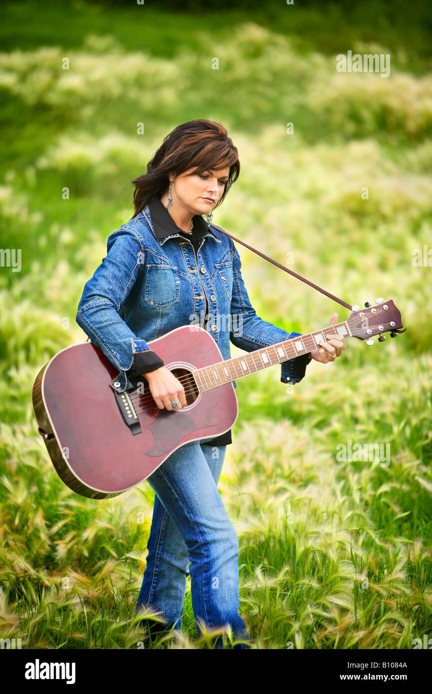 Woman women female lady guitar hi-res stock photography and images - Alamy