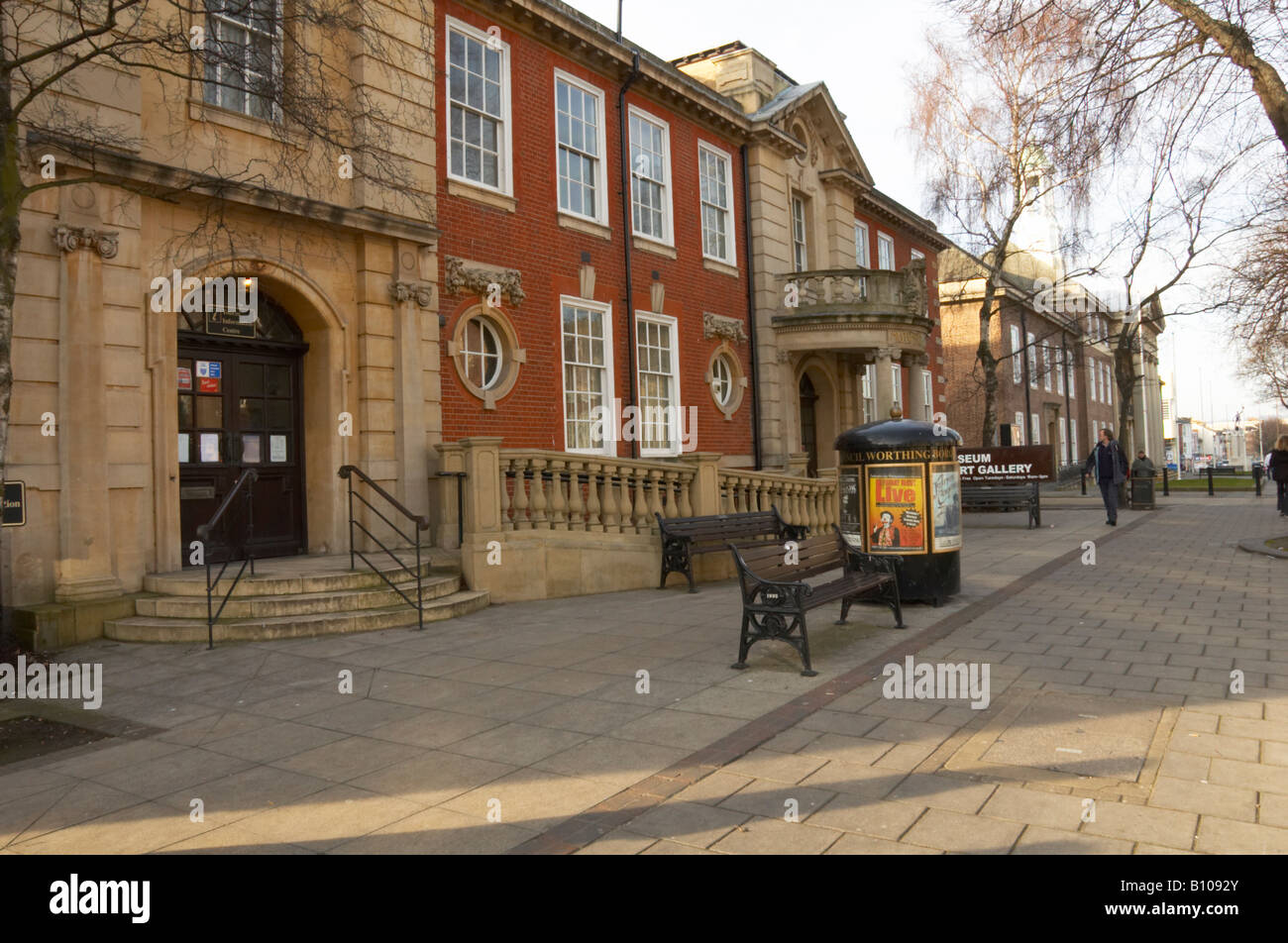 Worthing museum and art gallery hi-res stock photography and images - Alamy