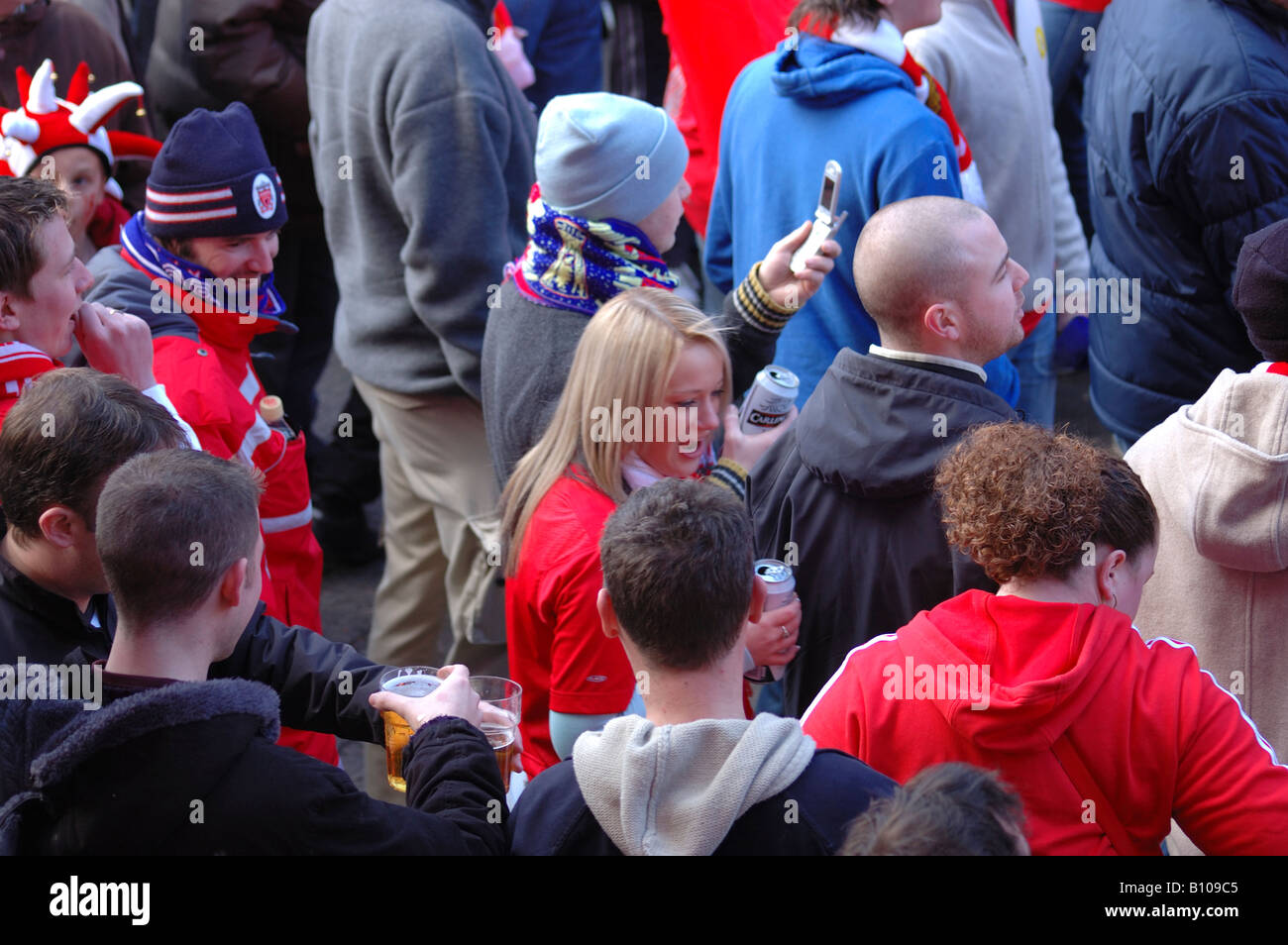 Red football cheering crowd hi-res stock photography and images - Alamy