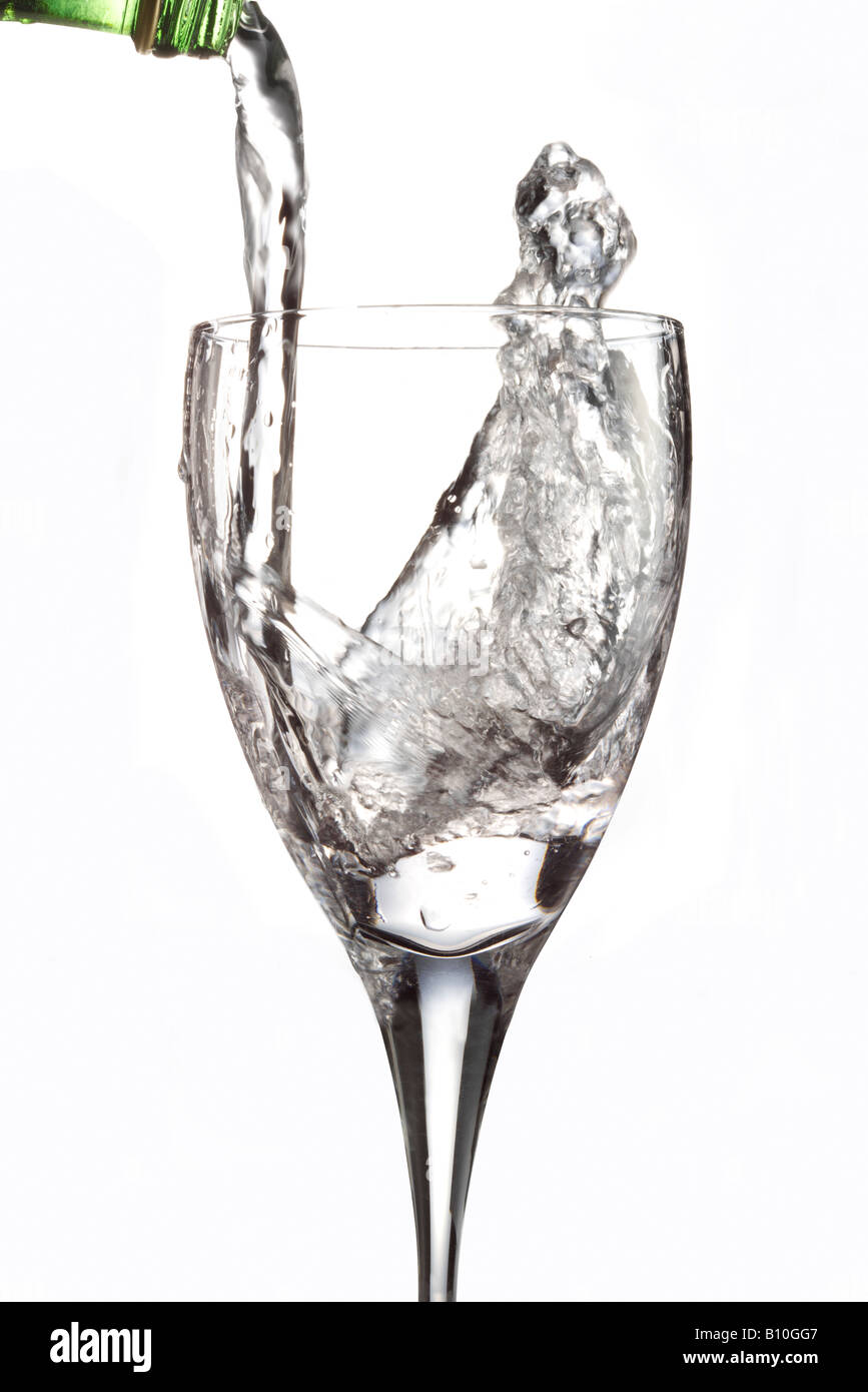 Pour water into glass hi-res stock photography and images - Alamy