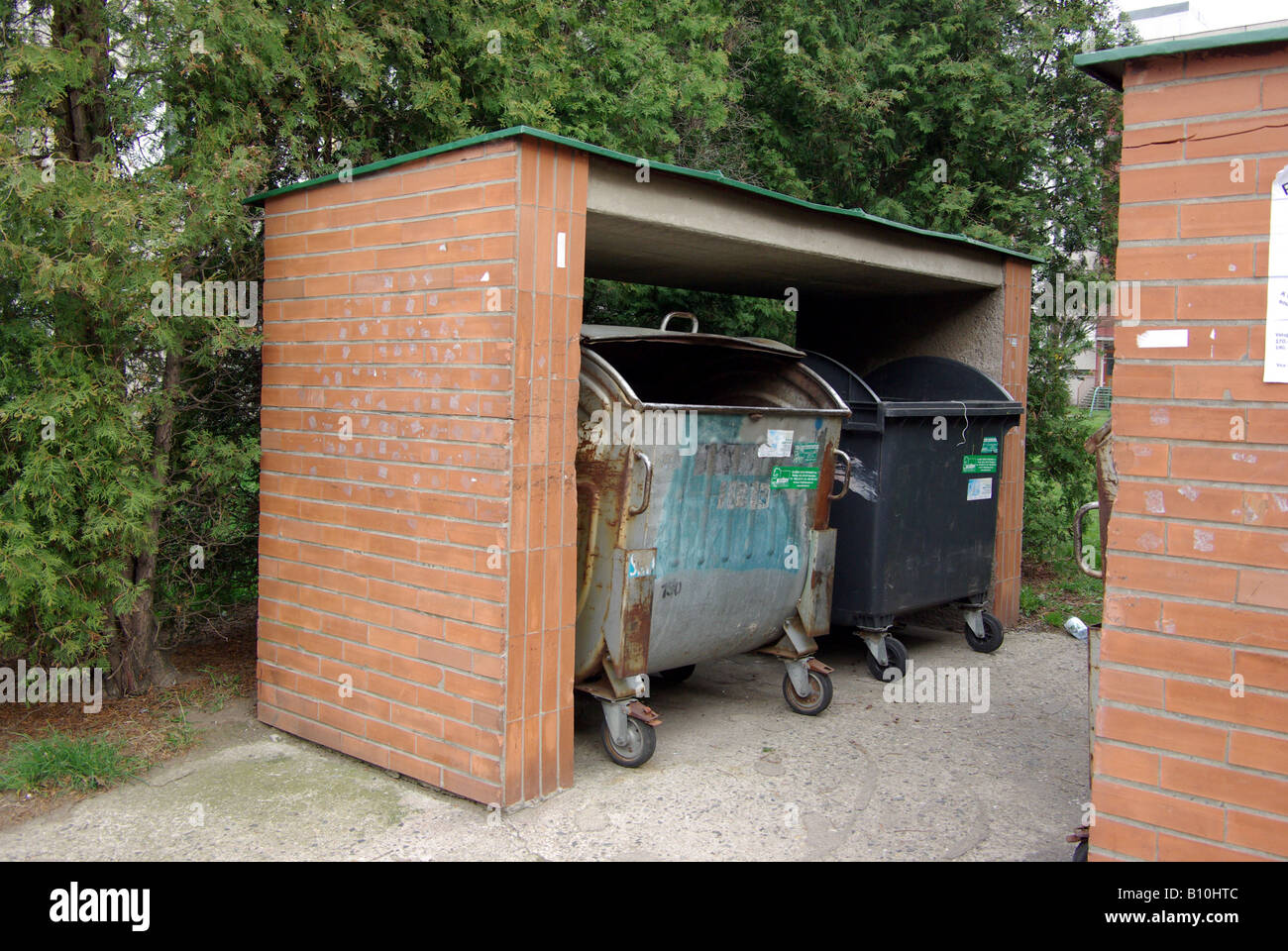 Separate dustbins hi-res stock photography and images - Alamy