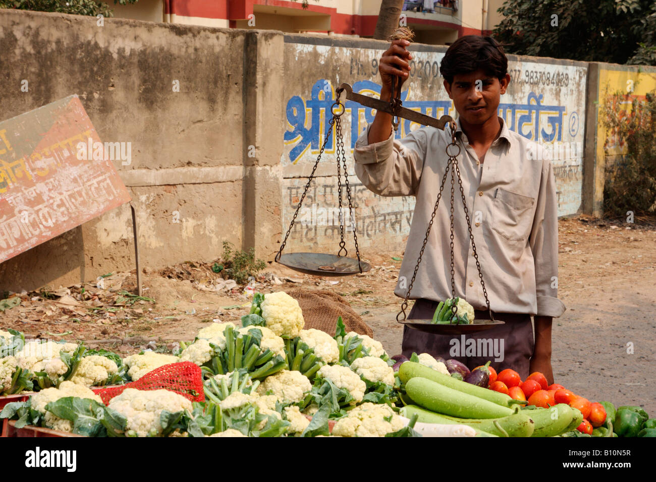 Man weighing vegetables in balance hi-res stock photography and images - Alamy