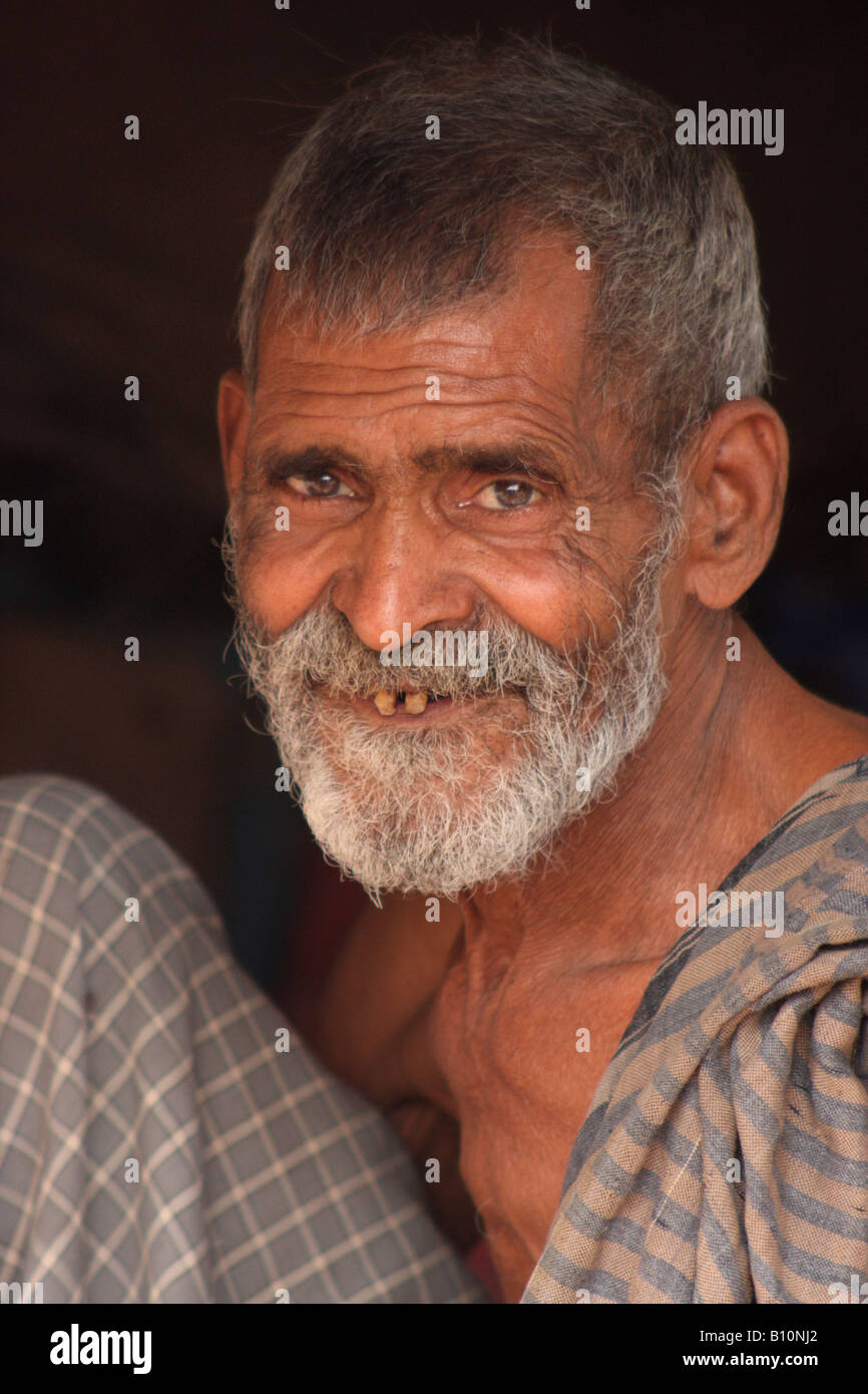 A smiling Hindu man met at the market in Agra India Stock Photo - Alamy