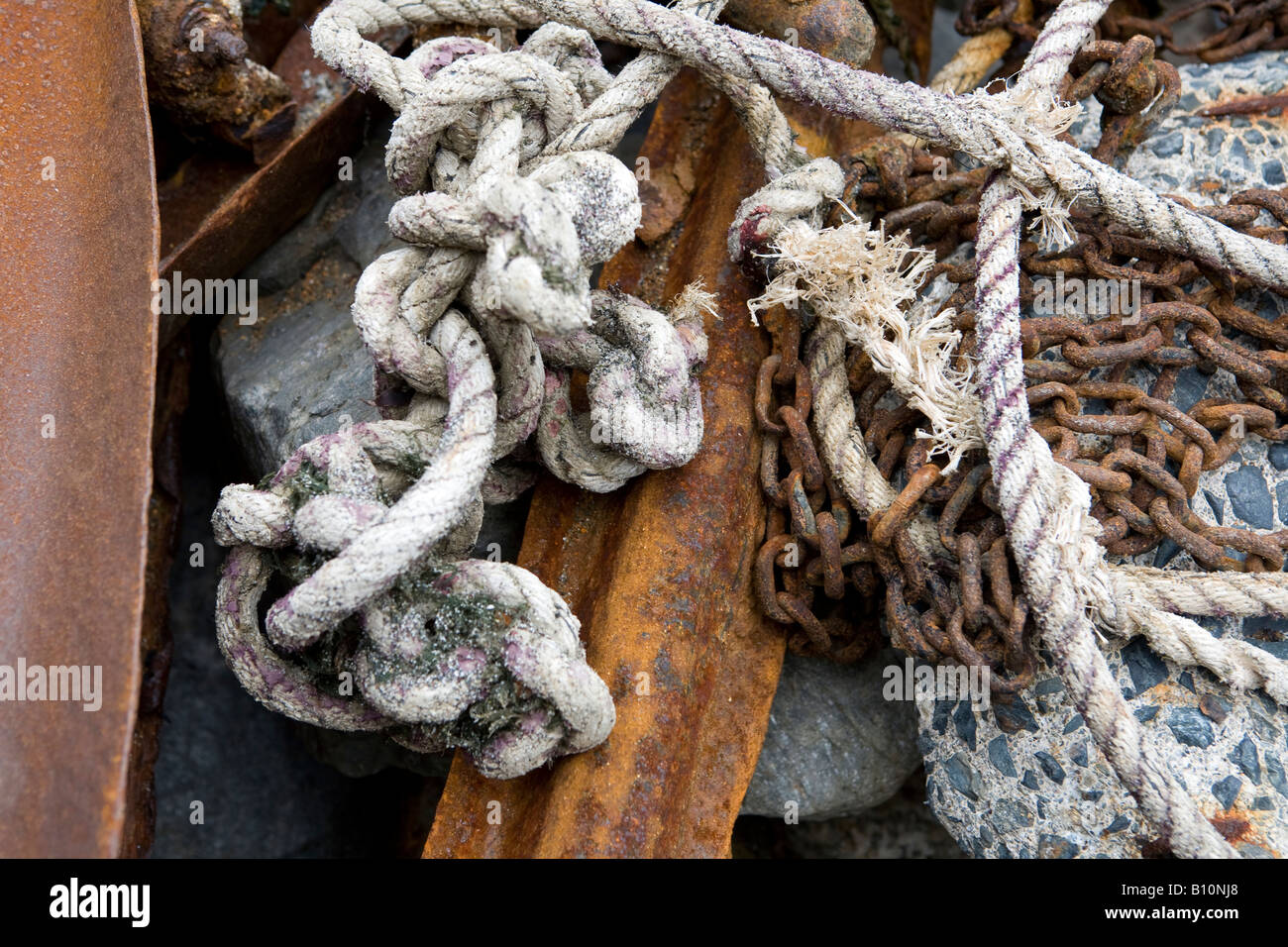 Rusty metal and rope and knots Stock Photo - Alamy