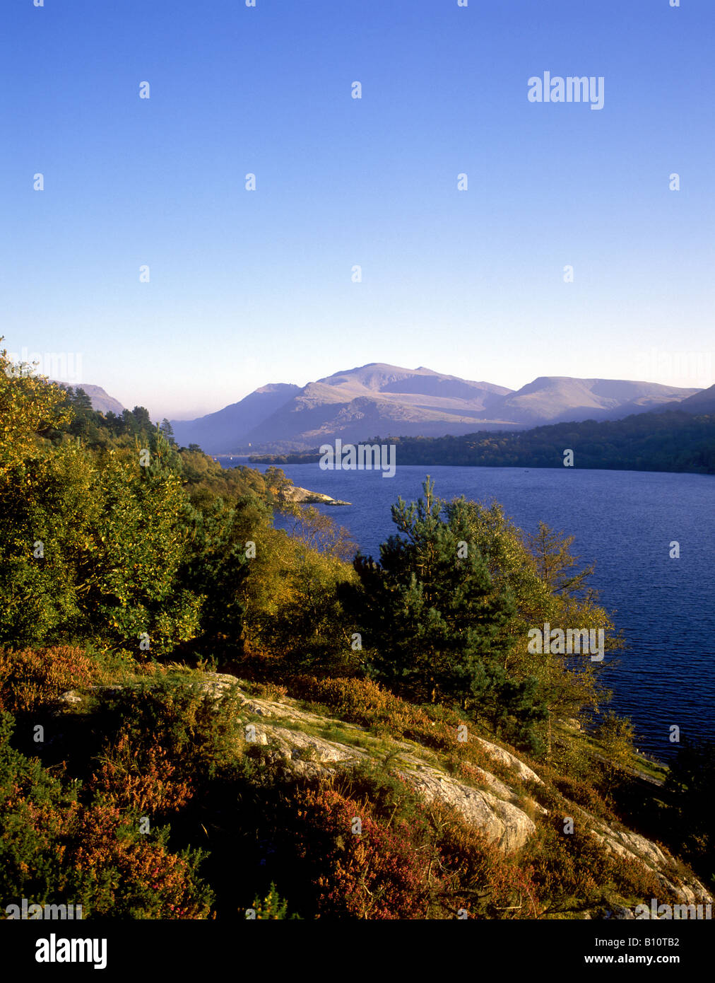 An autumn view of Snowdon over Llyn Padarn Stock Photo - Alamy