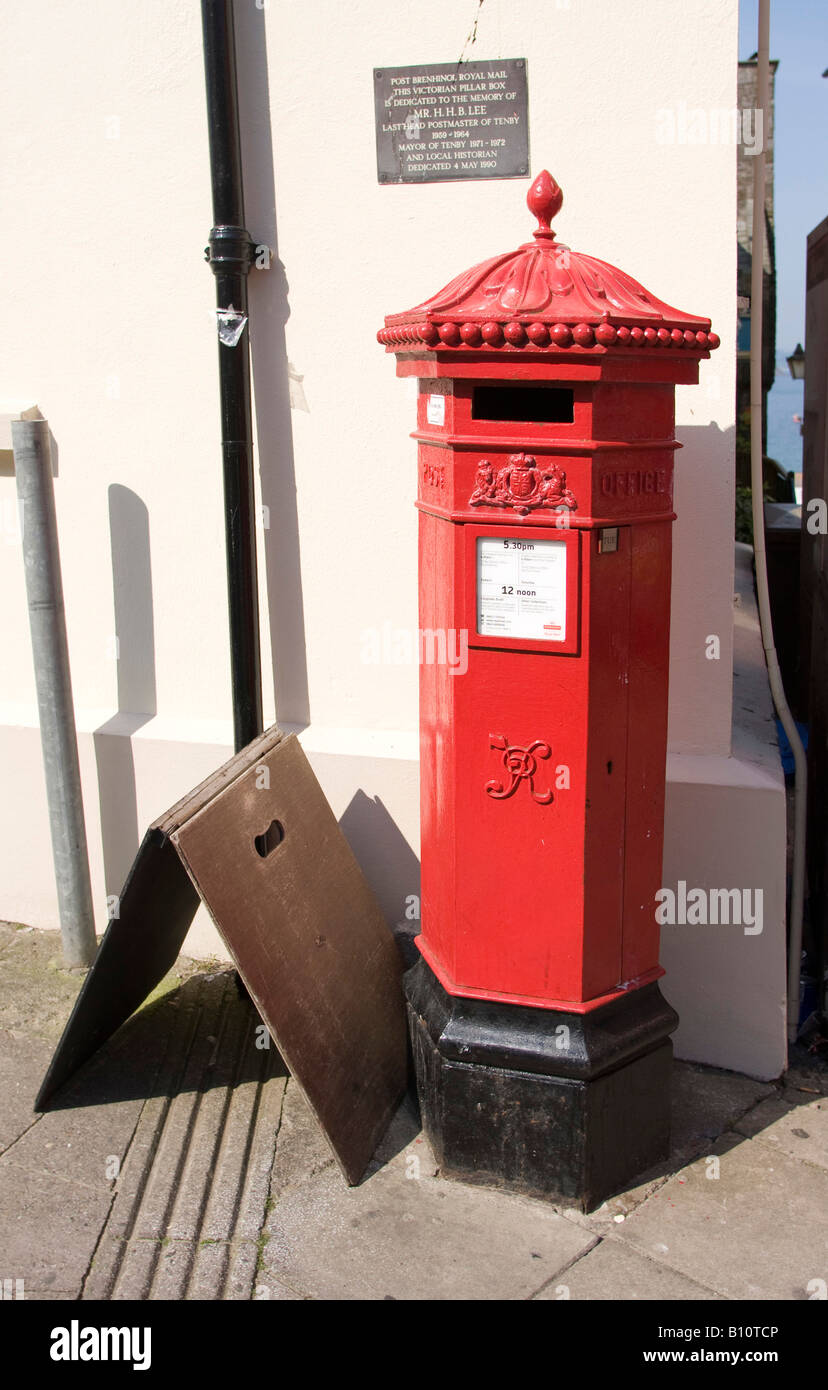 Queen Victoria Post Box High Resolution Stock Photography and Images ...