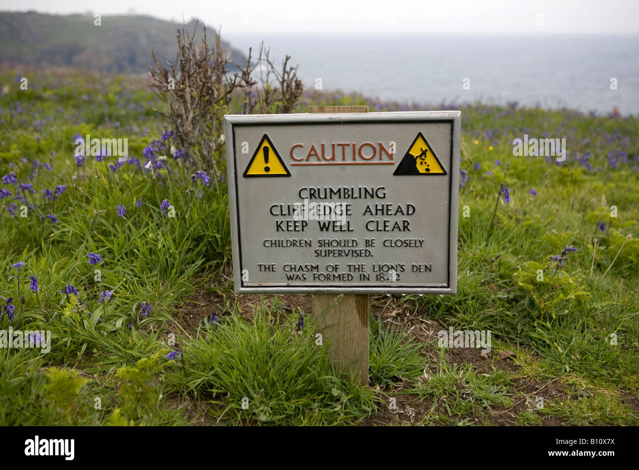 Danger Cliff Edge Sign Stock Photo - Alamy