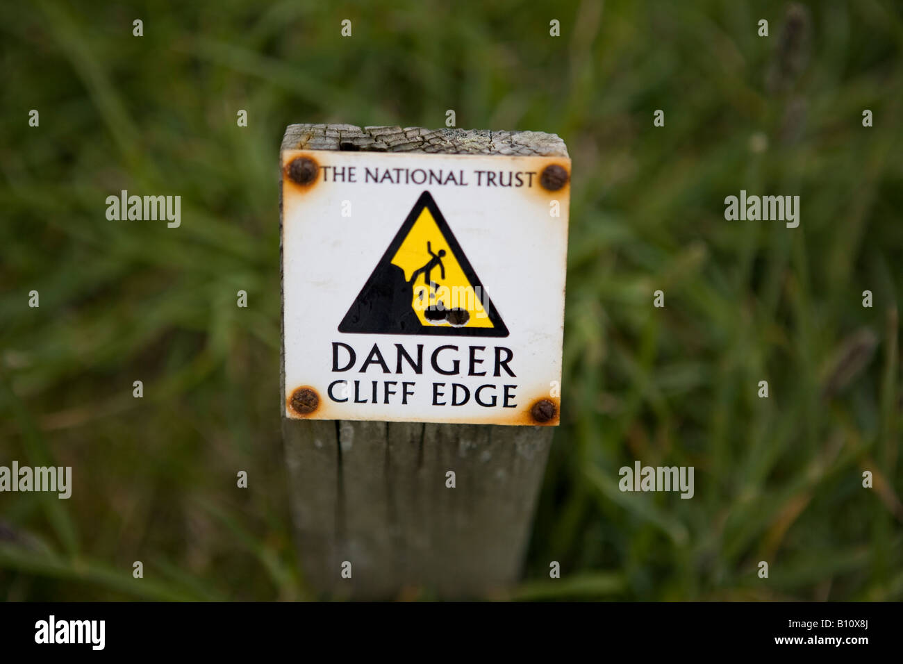 Danger Cliff Edge Sign Stock Photo - Alamy