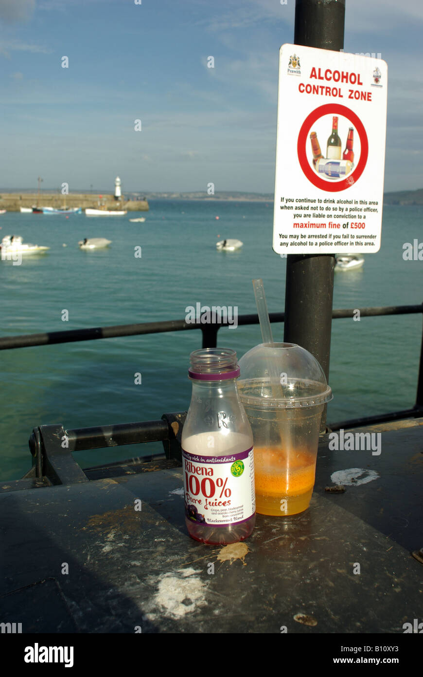 Litter control zone hi-res stock photography and images - Alamy
