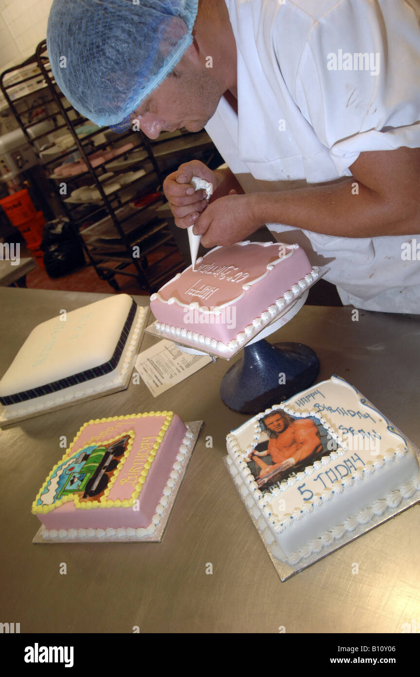 Baker making cakes hi-res stock photography and images - Alamy