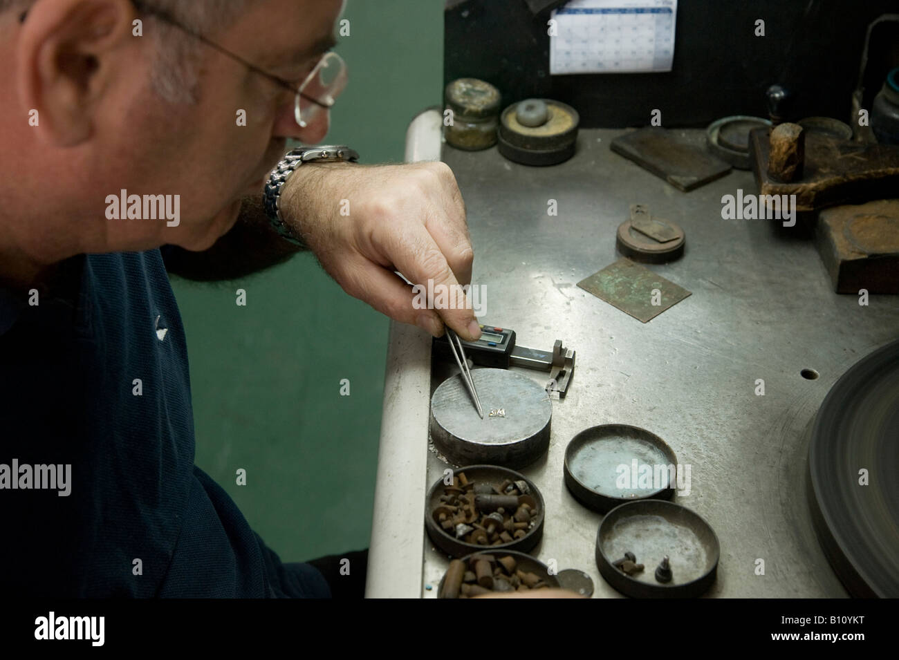 Israel diamond worker hi-res stock photography and images - Alamy