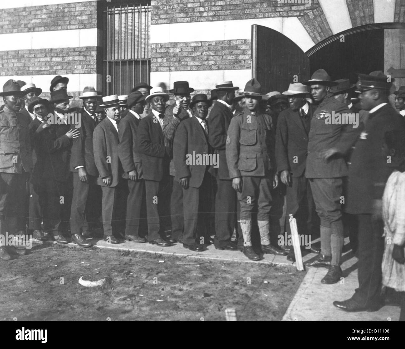 *illinois in world war* Black and White Stock Photos & Images - Alamy