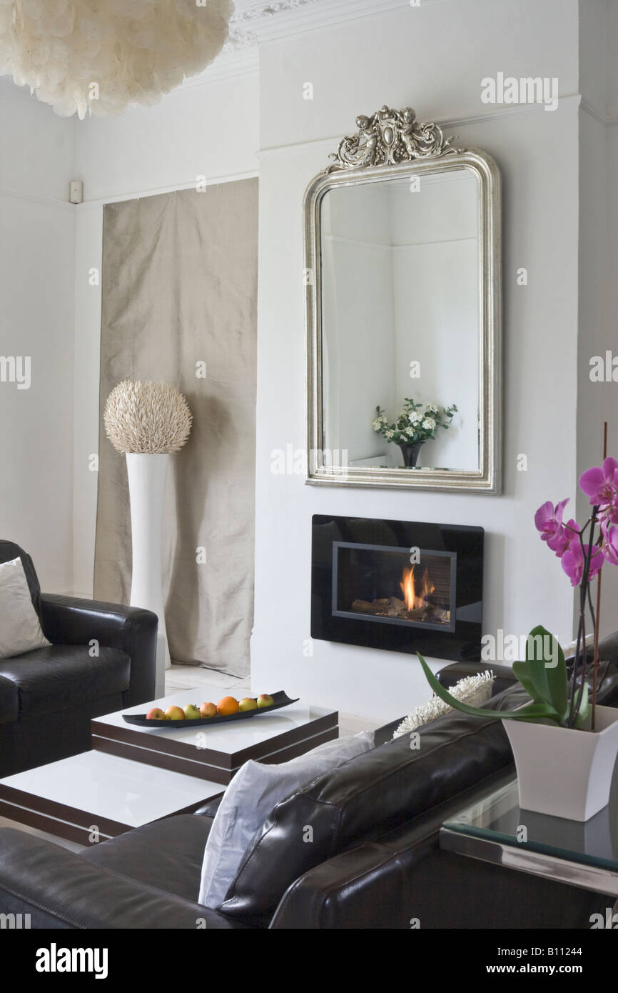 Contemporary living room Stock Photo - Alamy