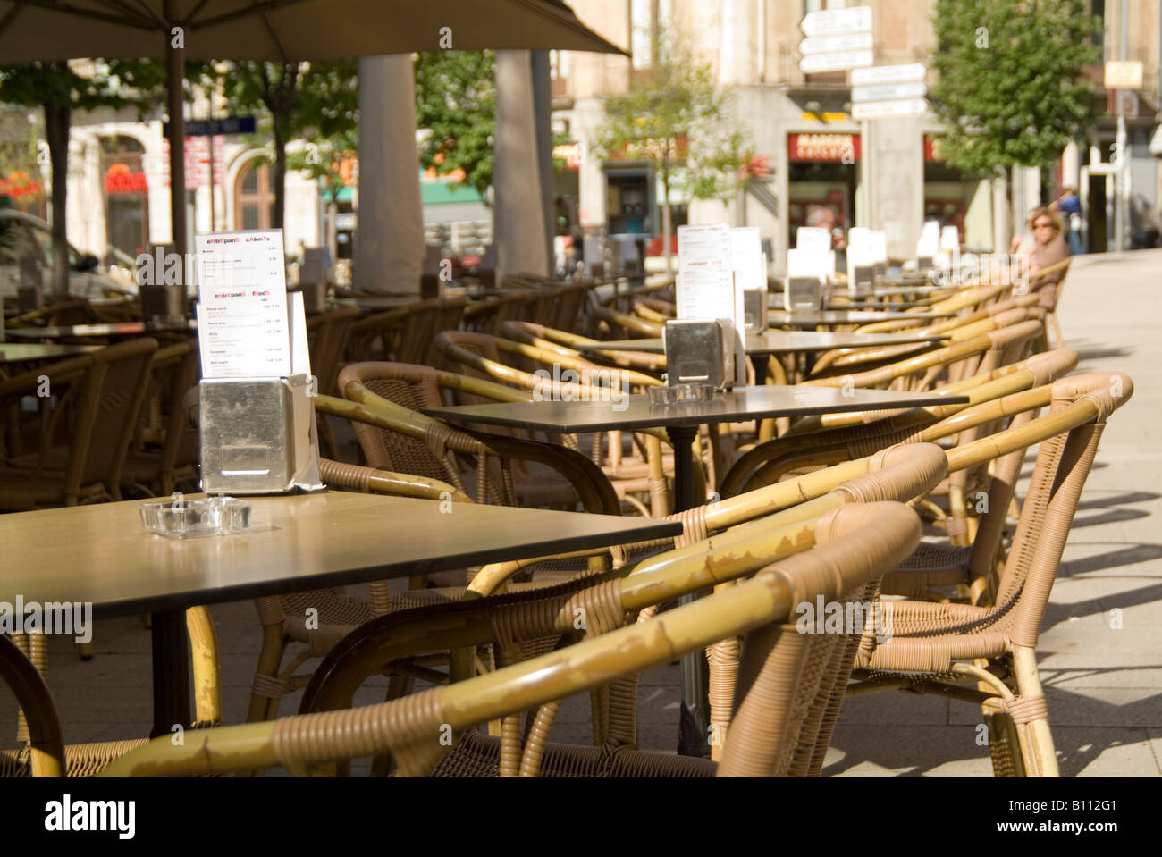 street cafe tables and chairs restaurant cafe bar spainish town center ...