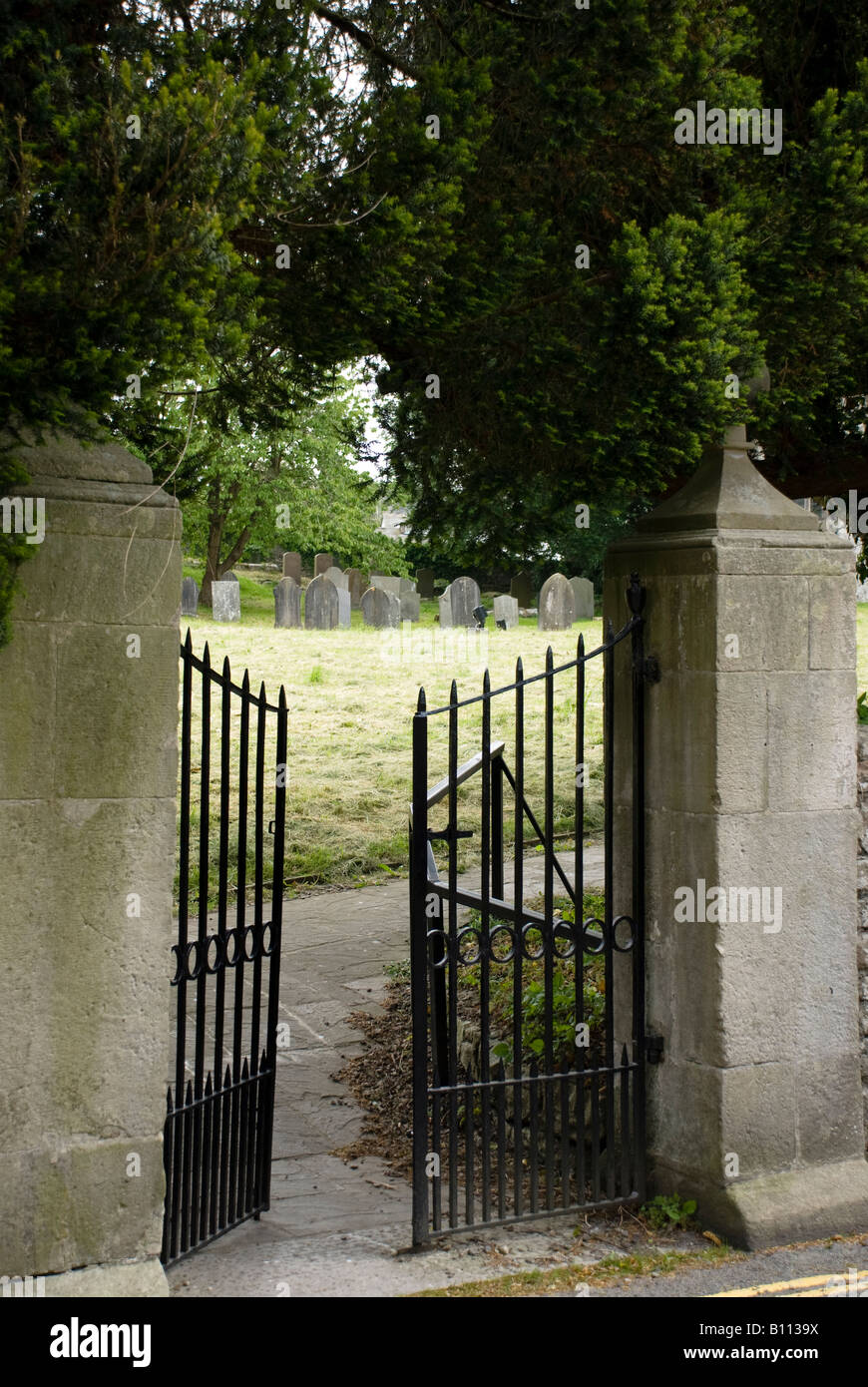 Wrought iron pillar hi-res stock photography and images - Alamy