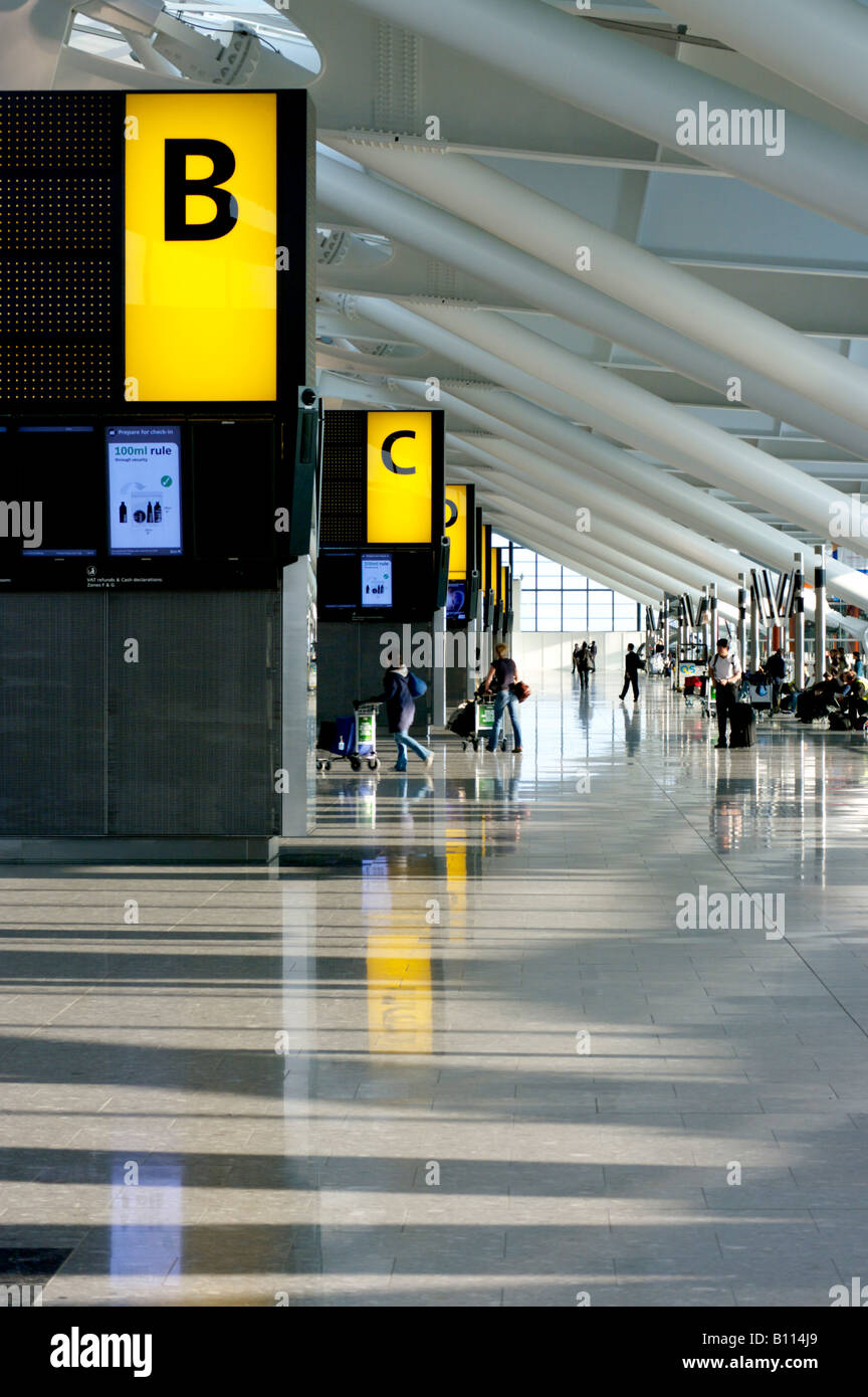 Terminal 5 heathrow hi-res stock photography and images - Alamy