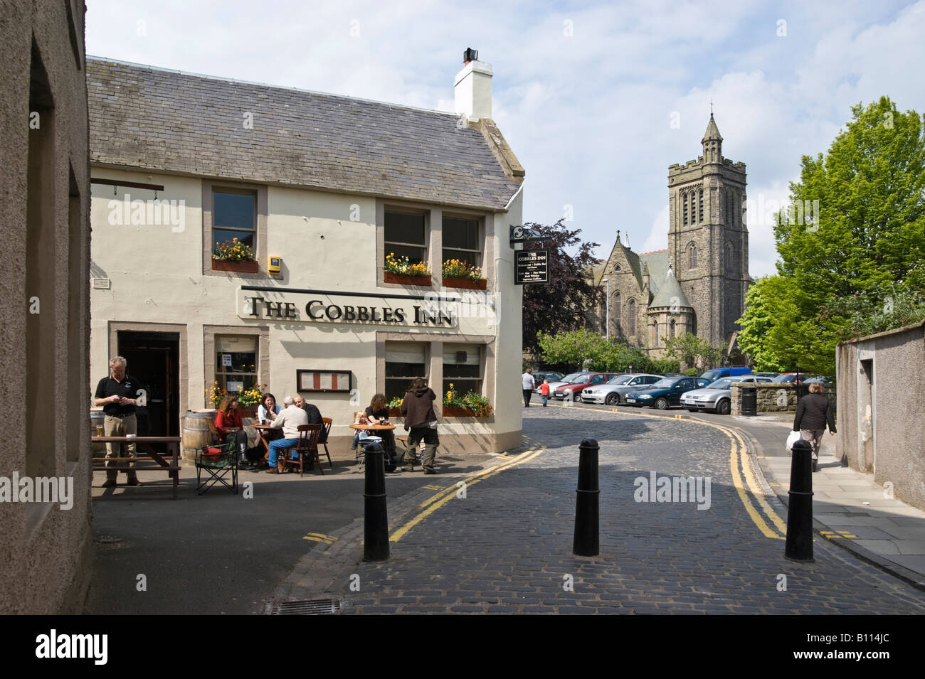 Kelso scotland traditional old town hi-res stock photography and images ...