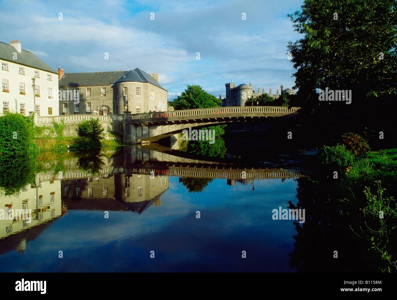Kilkenny Castle, River Nore, Kilkenny, County Kilkenny, Ireland Stock ...
