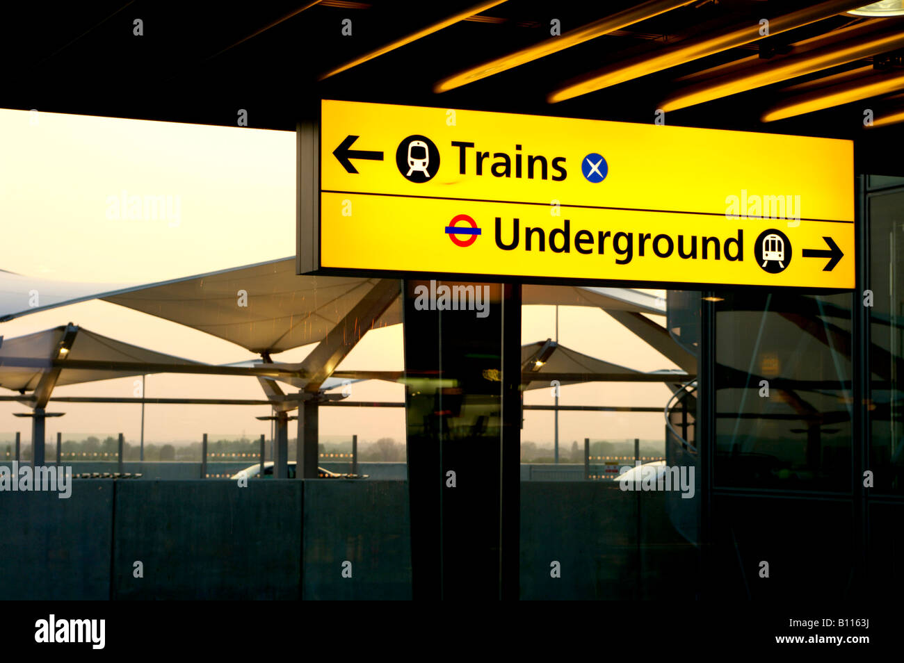 Heathrow terminal 5 exterior hi-res stock photography and images - Alamy