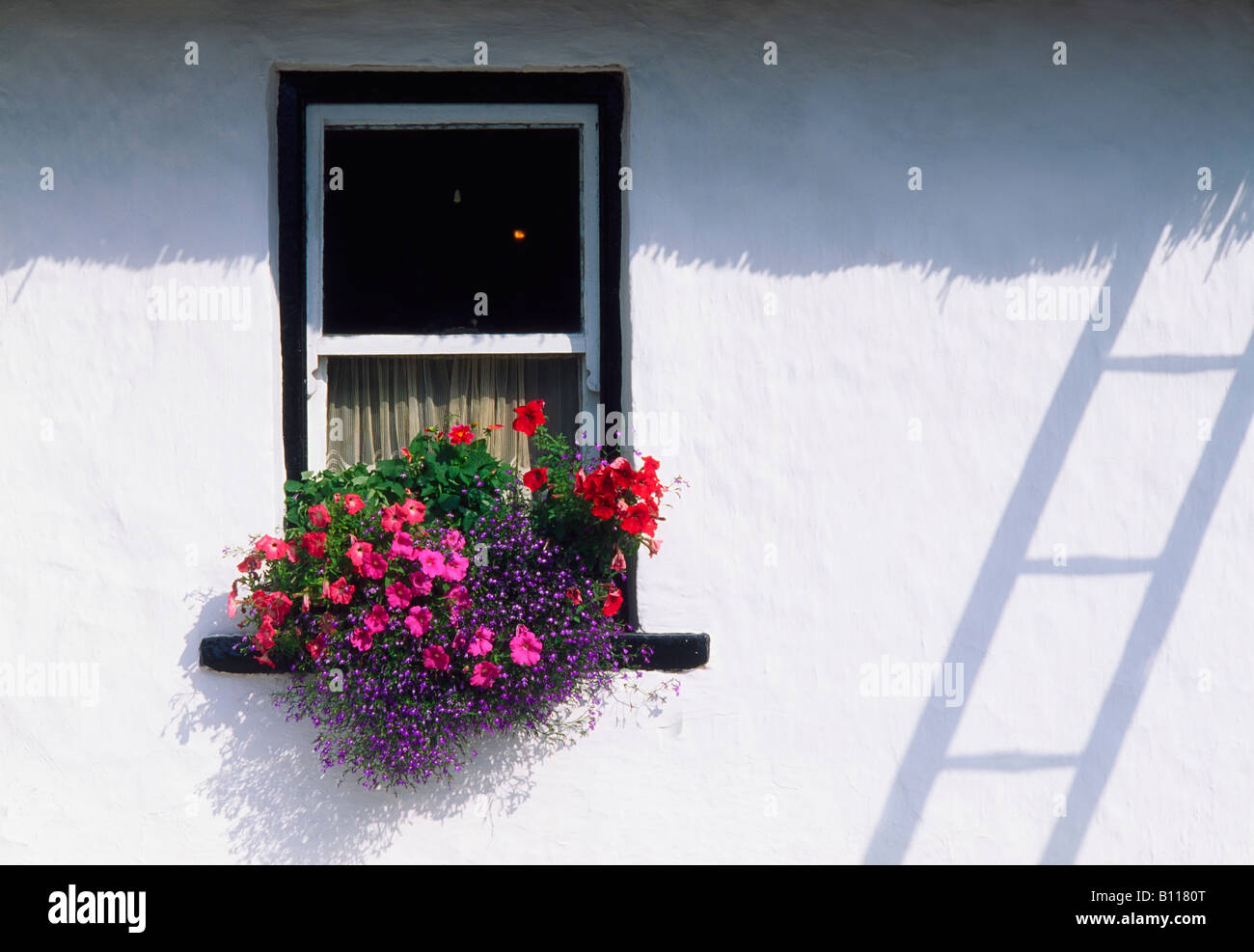 Ireland, Traditional cottage windows Stock Photo - Alamy