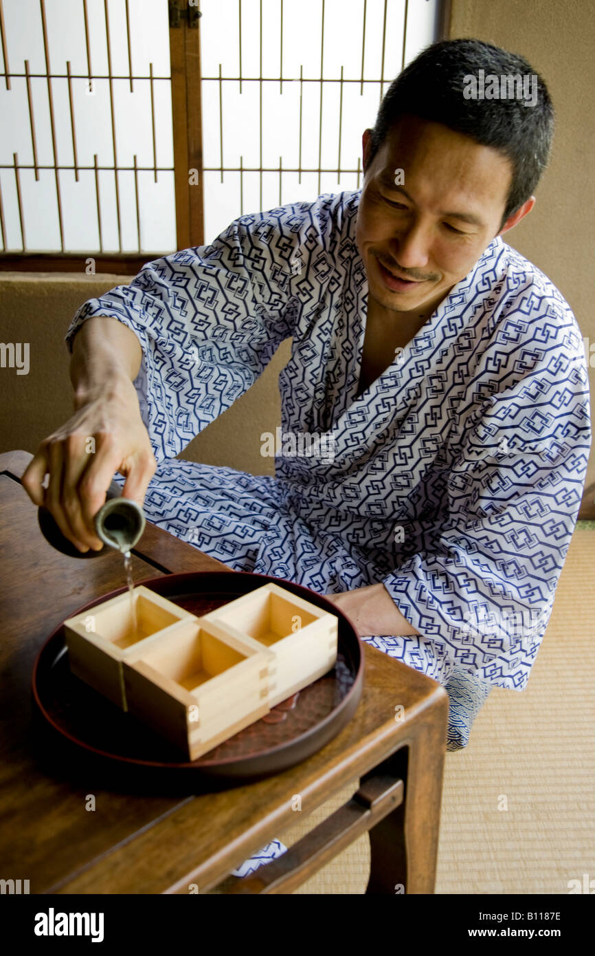 Japanese man pouring sake hi-res stock photography and images - Alamy