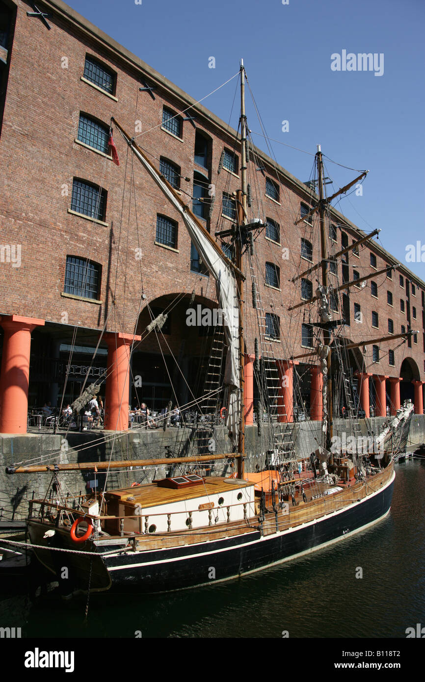 Square rig hi-res stock photography and images - Alamy