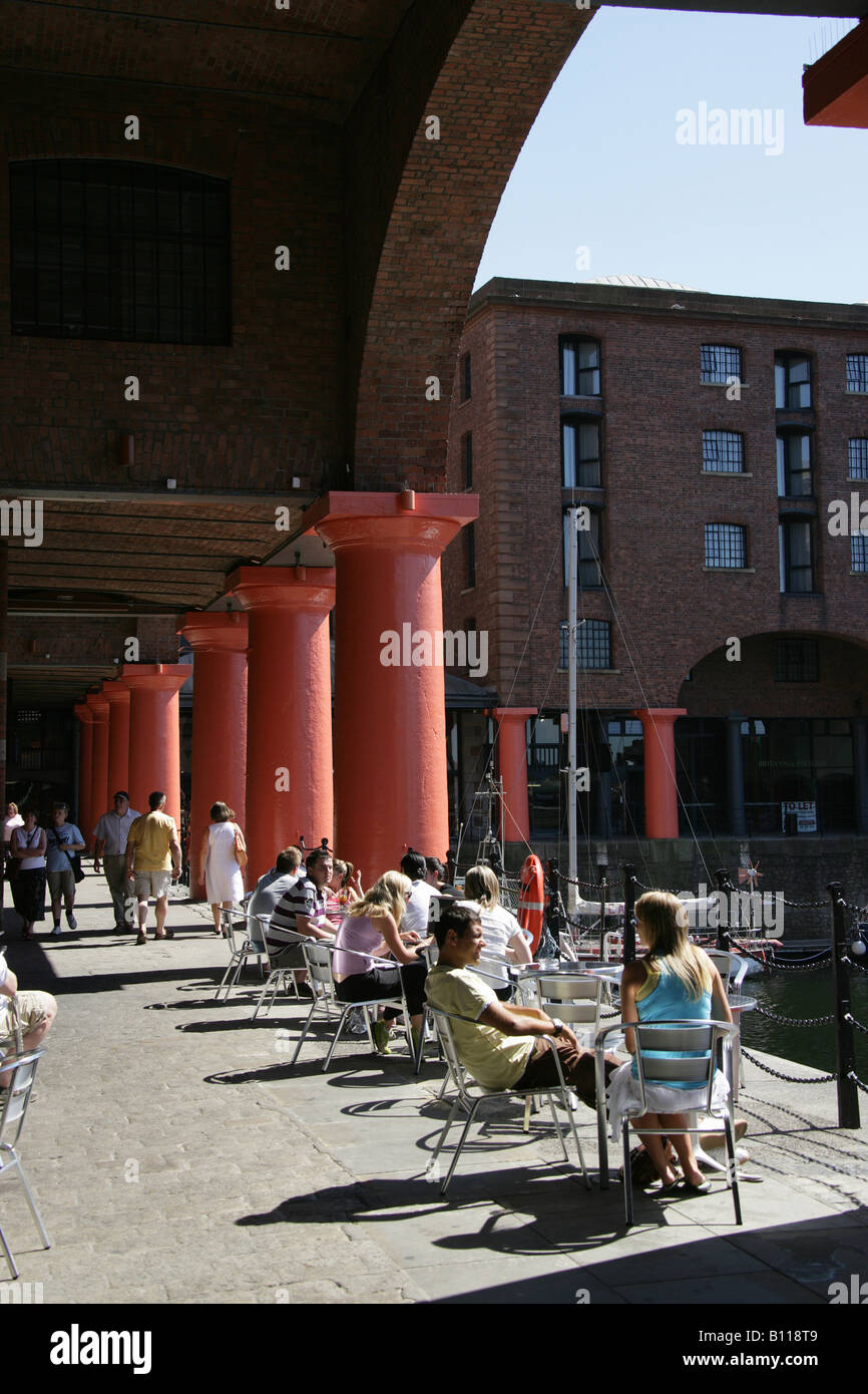 Cafes albert docks hi-res stock photography and images - Alamy