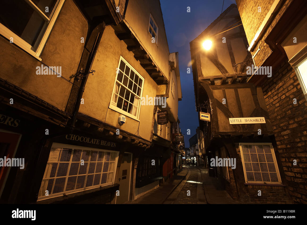 The medieval narrow street of the Shambles and Little Shambles York ...